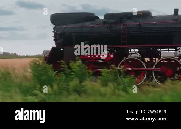 Vintage steam locomotive with old wagons on trail loop. Retro transport ...