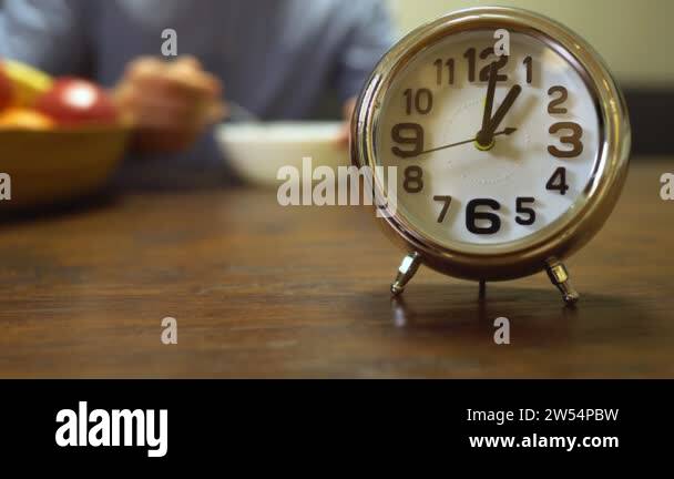 Meal time clock Stock Videos & Footage - HD and 4K Video Clips - Alamy