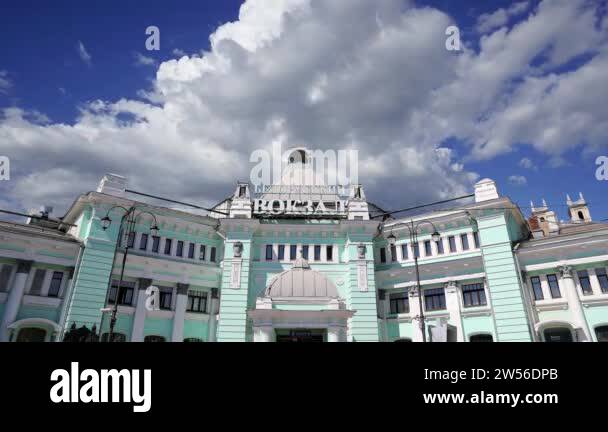 The building of the Belorussky (Belarusian) railway station against the ...