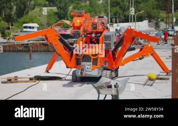 Automated crane Stock Videos & Footage - HD and 4K Video Clips - Alamy