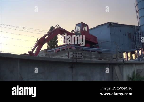 Earthmoving plant Stock Videos & Footage - HD and 4K Video Clips - Alamy