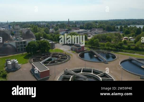 Circle tanks Stock Videos & Footage - HD and 4K Video Clips - Alamy