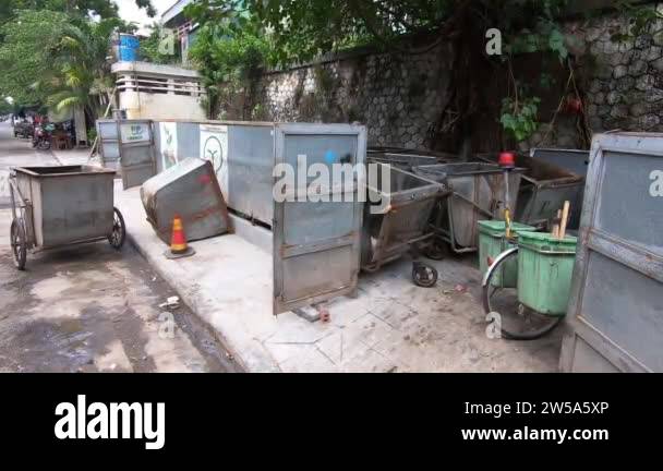 Empty garbage Stock Videos & Footage - HD and 4K Video Clips - Alamy