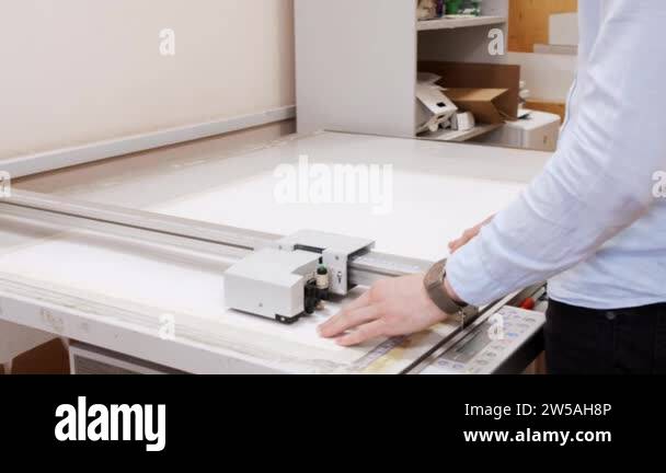 High precision digital cutting system - flatbed cutter, router during ...