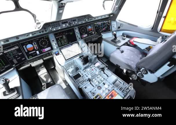 Airbus test flight Stock Videos & Footage - HD and 4K Video Clips - Alamy