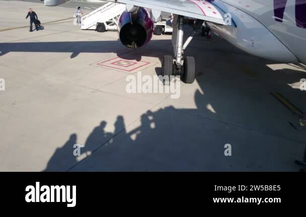 Aviation booking Stock Videos & Footage - HD and 4K Video Clips - Alamy