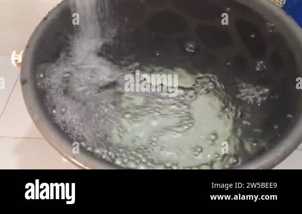 Overflowing water Stock Videos & Footage - HD and 4K Video Clips - Alamy