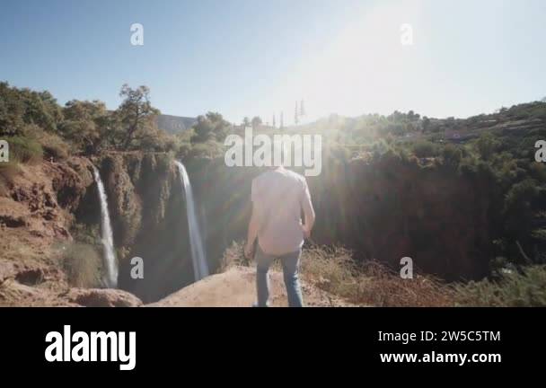Man falling in abyss Stock Videos & Footage - HD and 4K Video Clips - Alamy