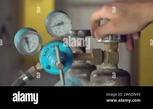 Gas cylinder gauge Stock Videos & Footage - HD and 4K Video Clips - Alamy