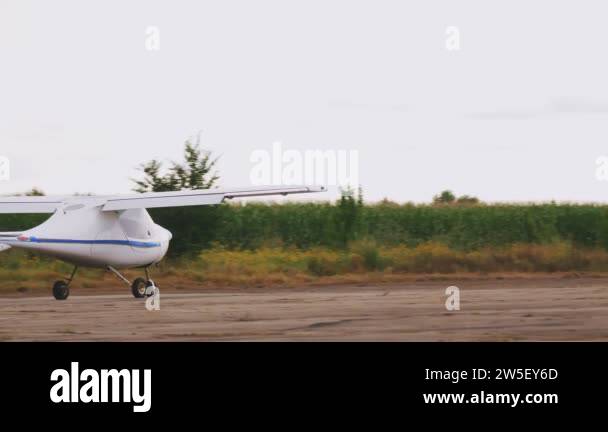 Screw aircraft. Retro plane. side view. Retro airplane, small aircraft ...