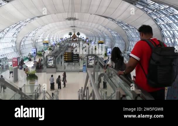 Crowded terminal Stock Videos & Footage - HD and 4K Video Clips - Alamy