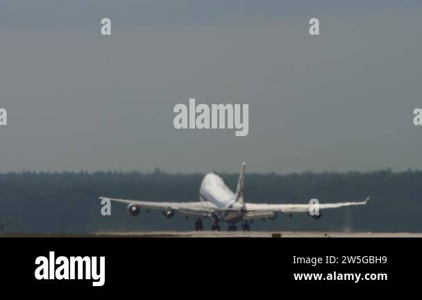 Boeing 747 cargo take off Stock Videos & Footage - HD and 4K Video ...