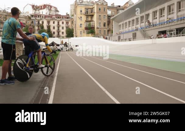 Professional track cyclist Stock Videos & Footage - HD and 4K Video ...