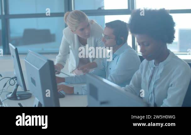 Explaining task Stock Videos & Footage - HD and 4K Video Clips - Alamy