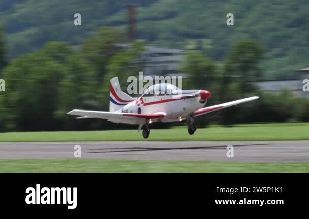 Tandem seat aircraft Stock Videos & Footage - HD and 4K Video Clips - Alamy