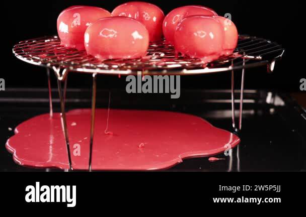 Cakes dripping Stock Videos & Footage - HD and 4K Video Clips - Alamy