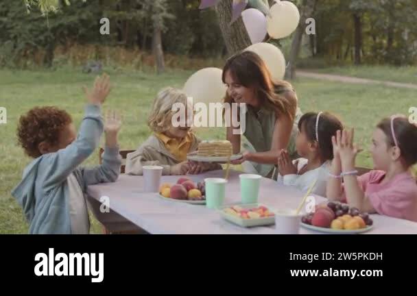 Kids clapping hands Stock Videos & Footage - HD and 4K Video Clips - Alamy