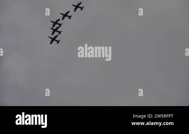 Loop red arrow airshow Stock Videos & Footage - HD and 4K Video Clips ...