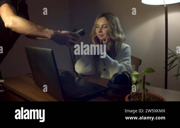 Girl install Stock Videos & Footage - HD and 4K Video Clips - Alamy