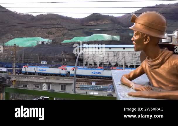Statue of industry Stock Videos & Footage - HD and 4K Video Clips - Alamy