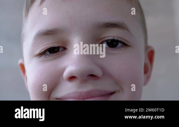 Drooping lip Stock Videos & Footage - HD and 4K Video Clips - Alamy