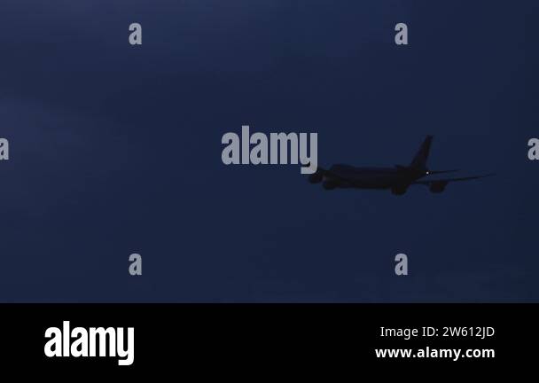 Cargo plane 747 in night Stock Videos & Footage - HD and 4K Video Clips ...