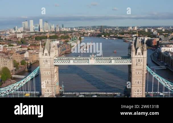 Rush into historic landmark Stock Videos & Footage - HD and 4K Video ...