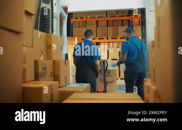 Workers loading van Stock Videos & Footage - HD and 4K Video Clips - Alamy