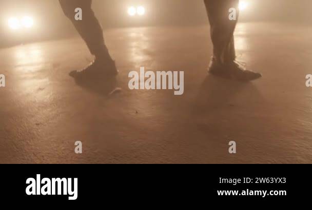 Throwing shapes Stock Videos & Footage - HD and 4K Video Clips - Alamy