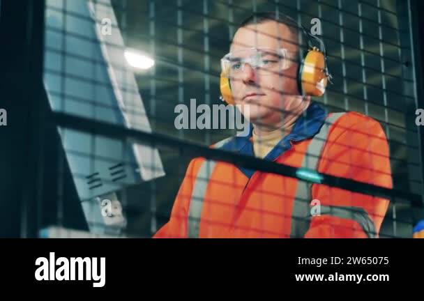 Grid operator Stock Videos & Footage - HD and 4K Video Clips - Alamy