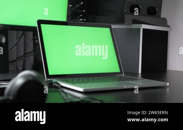 Computer mockup with blank green screen. Modern chroma key green screen ...
