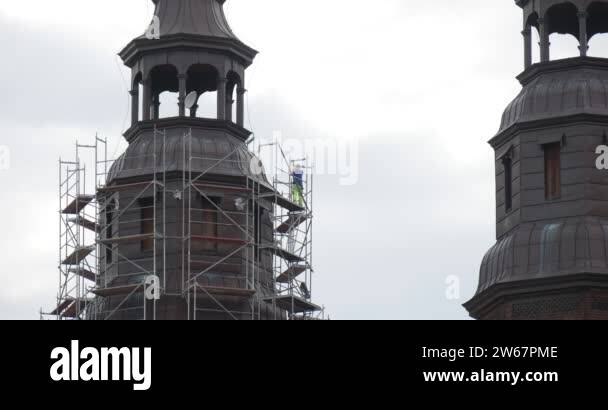 Scaffold towers Stock Videos & Footage - HD and 4K Video Clips - Alamy