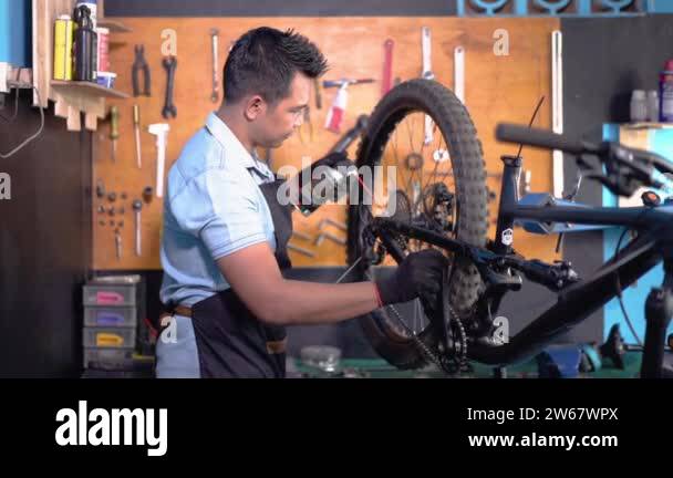 Applying lubricant Stock Videos & Footage - HD and 4K Video Clips - Alamy