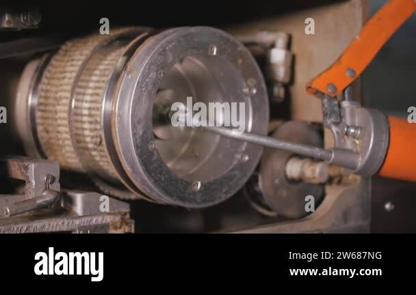 Lubrication of machine components with solid oil, grease, gun fat ...