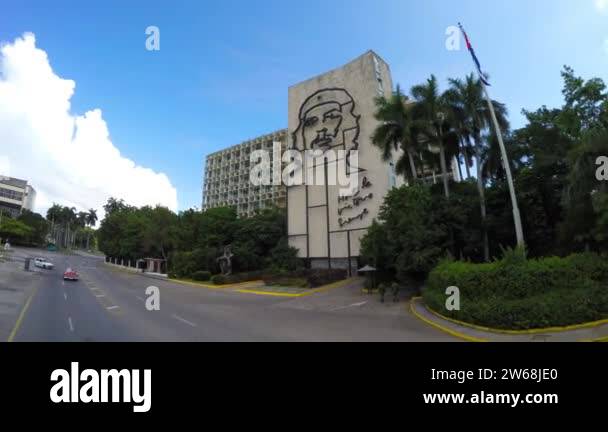 Building with the image of Che Guevara at Plaza Stock Video Footage - Alamy