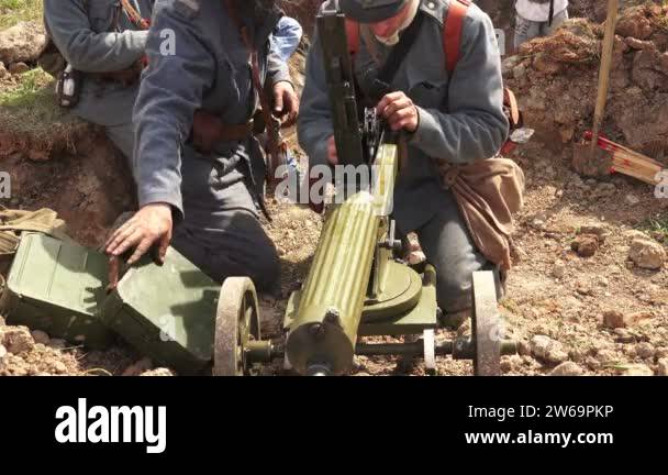 Soldiers inspect the gun before the fight. The first world war. WWI ...