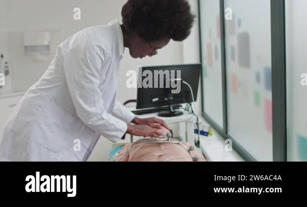 Ecg machine hospital Stock Videos & Footage - HD and 4K Video Clips - Alamy