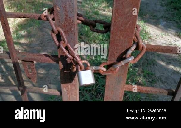 Farm gate padlock Stock Videos & Footage - HD and 4K Video Clips - Alamy