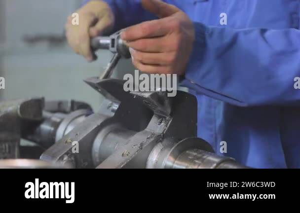 Screw thread cutting Stock Videos & Footage - HD and 4K Video Clips - Alamy