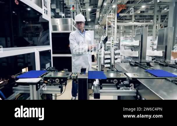 Worker cells Stock Videos & Footage - HD and 4K Video Clips - Alamy