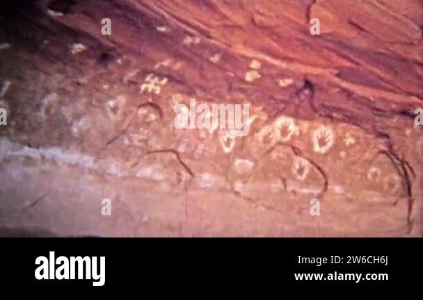 Ancient cave drawings of human hands oldest stencil known to science ...