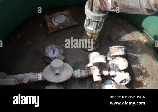 Pressure refueling Stock Videos & Footage - HD and 4K Video Clips - Alamy