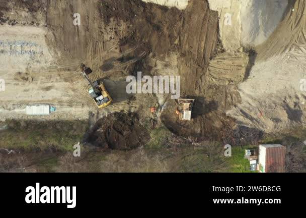 Above top view, overhead dolly move, on excavator with wheels as carry ... Above top view, overhead dolly move, on excavator with wheels as carry ...