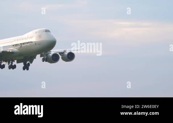 Boeing 747 in flight Stock Videos & Footage - HD and 4K Video Clips - Alamy
