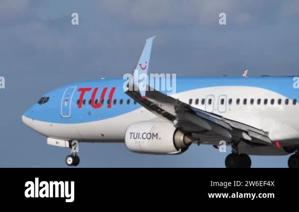TUI Airways flight Boeing 737 landing on Lanzarote Airport -ACE- in ...