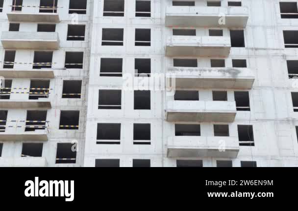 Construction of the high floor house, construction cranes, the bottom ...