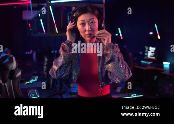 A pretty chinese girl starts a live broadcast with the online computer ...