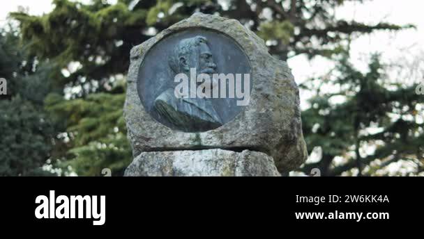 Portrait monument Stock Videos & Footage - HD and 4K Video Clips - Alamy