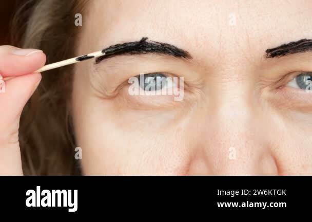 Modeling eyebrows Stock Videos & Footage - HD and 4K Video Clips - Alamy