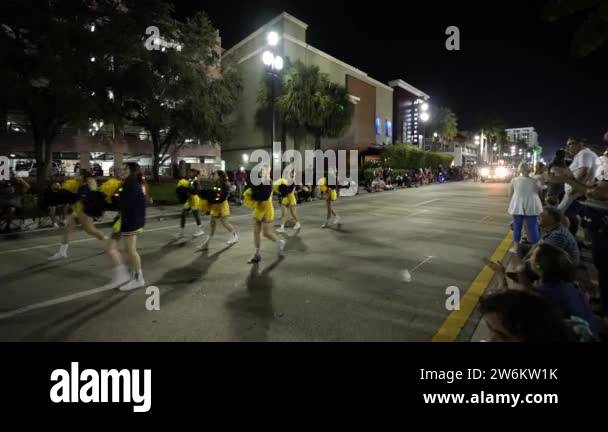 Cheering parade Stock Videos & Footage - HD and 4K Video Clips - Alamy